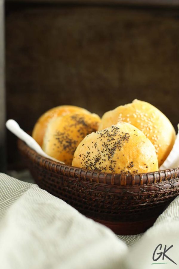 Golden Seeded Bread Rolls: using the ratio method